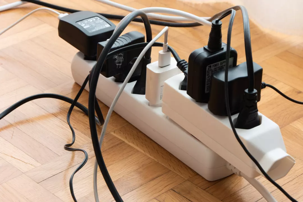 Multiprise sur multiprise : Est-ce vraiment une Bonne Idée?