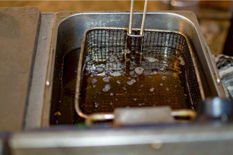 Que faire avec l’huile de friture usagée