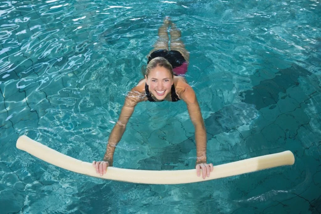 Combien de calories brûle-t-on à la piscine ? (et quelle nage privilégier pour perdre du poids)